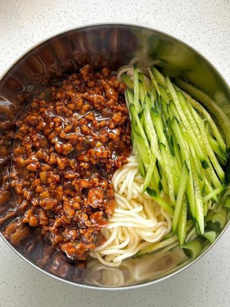 炸肉酱面怎么做_炸酱面肉酱比例是多少-第3张图片-山城妙识