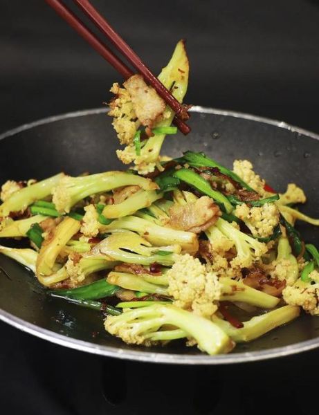 干锅炒花菜怎么做_干锅花菜用焯水吗-第3张图片-山城妙识