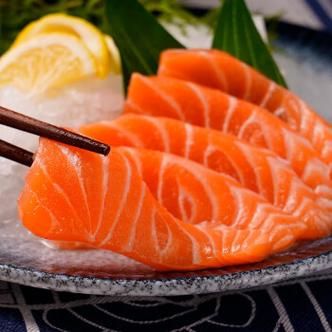 三文鱼刺身怎么切_三文鱼刺身刀工全过程-第2张图片-山城妙识