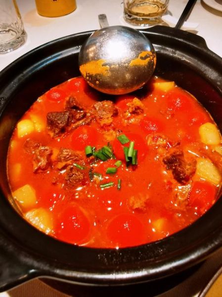 红烩牛肉怎么做_红烩牛肉的正宗做法-第1张图片-山城妙识