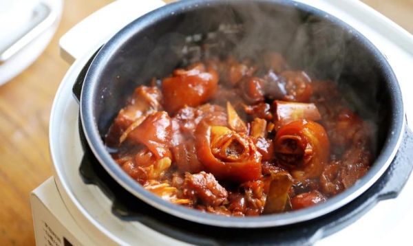 猪蹄最懒人好吃做法_不用高压锅也能软烂-第1张图片-山城妙识 猪蹄最懒人好吃做法_不用高压锅也能软烂-第1张图片-山城妙识