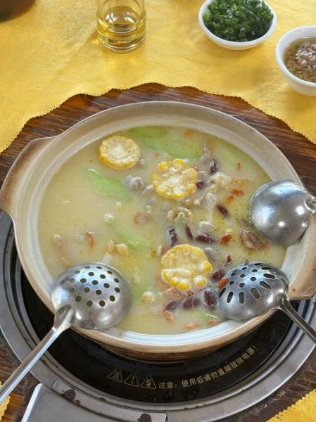 猪肚煲鸡放什么药材_猪肚煲鸡药材搭配推荐-第3张图片-山城妙识