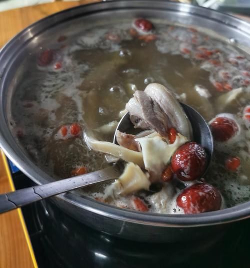 狗肉汤怎么炖才好吃_家常狗肉汤的做法-第1张图片-山城妙识