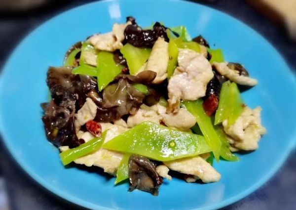 青笋怎么炒好吃_青笋的做法大全家常做法-第1张图片-山城妙识