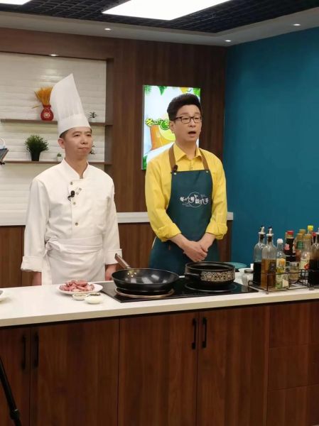 最受欢迎的美食主持人有哪些_他们如何走红-第1张图片-山城妙识