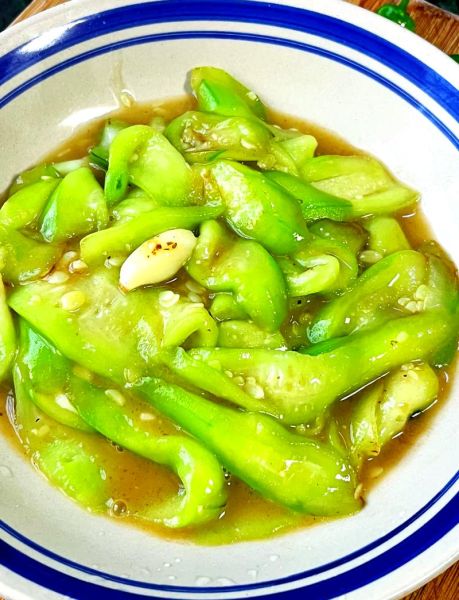 清炒丝瓜怎么炒好吃_丝瓜炒出来不发黑的秘诀-第1张图片-山城妙识