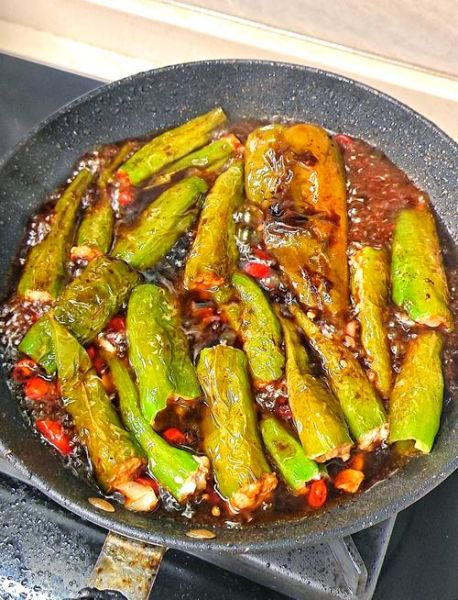 虎皮尖椒包肉怎么做_虎皮尖椒包肉的家常做法-第2张图片-山城妙识