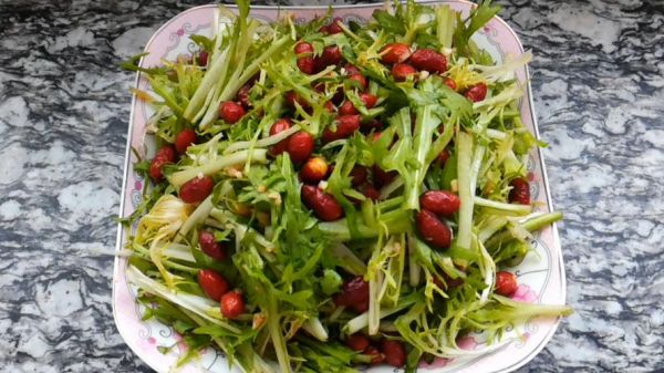 苦苣拌花生米怎么做_苦苣拌花生米用焯水吗-第1张图片-山城妙识