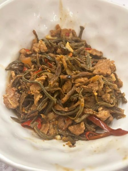 干豇豆炒腊肉怎么做_腊肉炒干豇豆要不要焯水-第1张图片-山城妙识