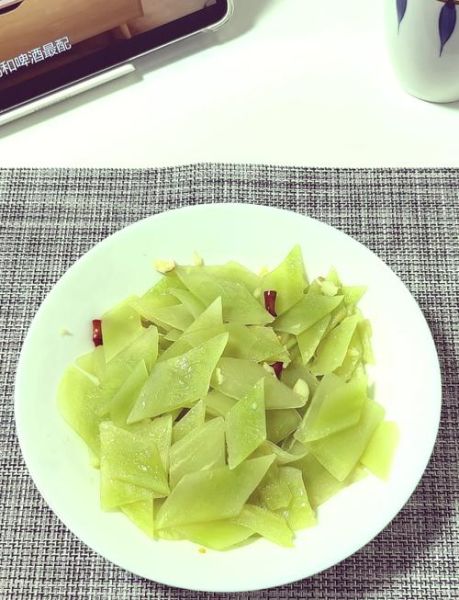 清炒莴笋怎么炒才脆_清炒莴笋用焯水吗-第2张图片-山城妙识 清炒莴笋怎么炒才脆_清炒莴笋用焯水吗-第2张图片-山城妙识
