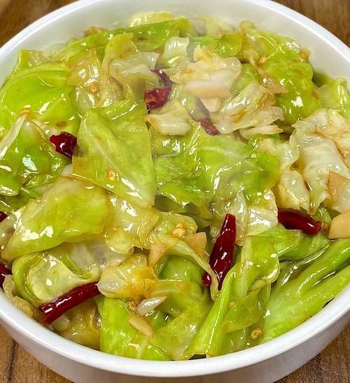 家常炒包菜怎么做好吃_包菜炒得脆嫩不软塌的秘诀-第1张图片-山城妙识 家常炒包菜怎么做好吃_包菜炒得脆嫩不软塌的秘诀-第1张图片-山城妙识