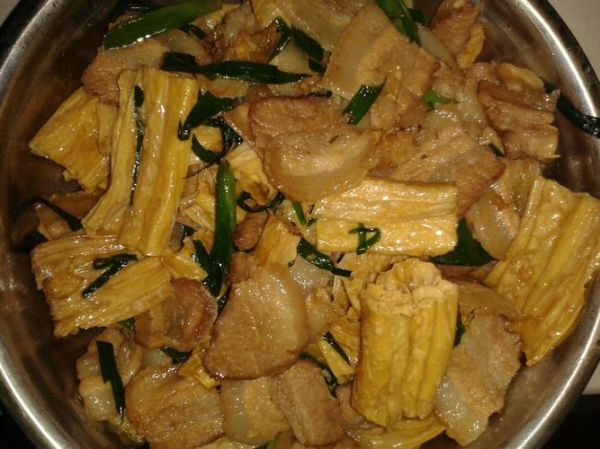 红烧腐竹五花肉怎么做_腐竹先泡还是先焯水-第2张图片-山城妙识 红烧腐竹五花肉怎么做_腐竹先泡还是先焯水-第2张图片-山城妙识