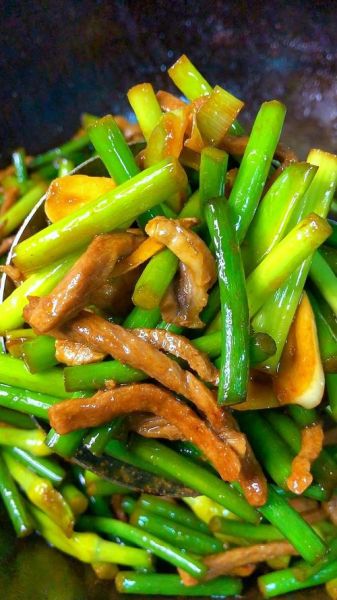 蒜苗炒肉丝怎么做_蒜苗炒肉丝的家常做法-第1张图片-山城妙识 蒜苗炒肉丝怎么做_蒜苗炒肉丝的家常做法-第1张图片-山城妙识