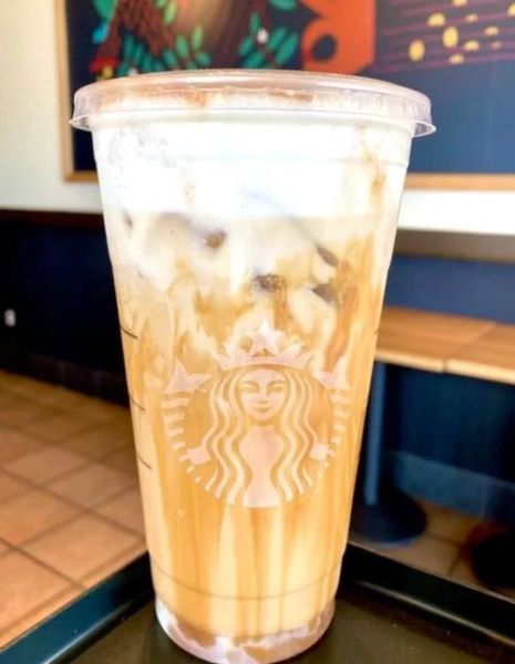 冰焦糖玛奇朵怎么喝_冰焦糖玛奇朵正确喝法-第1张图片-山城妙识