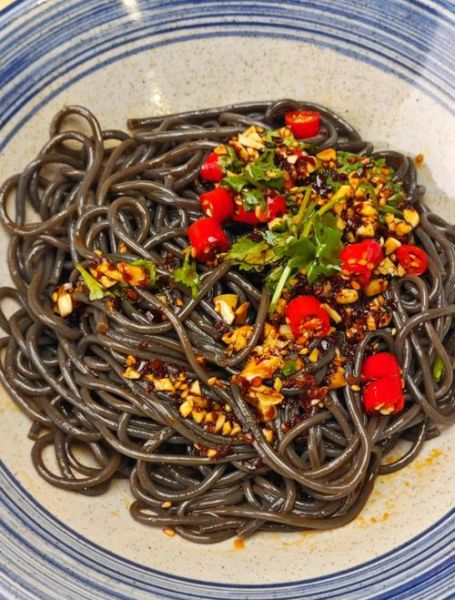 凉拌蕨根粉热量是多少_减肥能吃吗-第1张图片-山城妙识