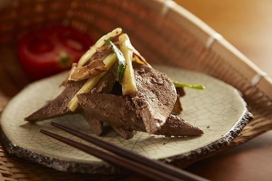 麻油猪肝的麻油是什么_黑麻油与白麻油区别-第2张图片-山城妙识