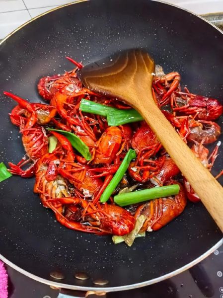 红烧龙虾怎么做才入味_家常红烧龙虾做法步骤-第1张图片-山城妙识 红烧龙虾怎么做才入味_家常红烧龙虾做法步骤-第1张图片-山城妙识