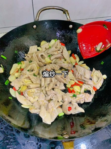 大肠炖豆腐怎么做_大肠炖豆腐的家常做法-第3张图片-山城妙识