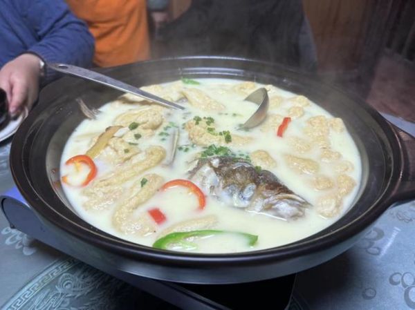 鱼头汤怎么炖不腥_鱼头汤放什么去腥提鲜-第2张图片-山城妙识