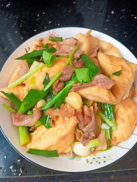 肉炒豆腐怎么做好吃_家常肉炒豆腐的做法窍门-第1张图片-山城妙识