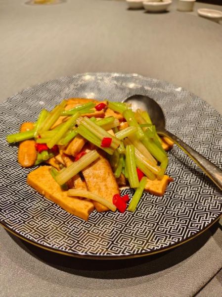 芹菜香干怎么炒好吃_芹菜香干家常做法-第3张图片-山城妙识