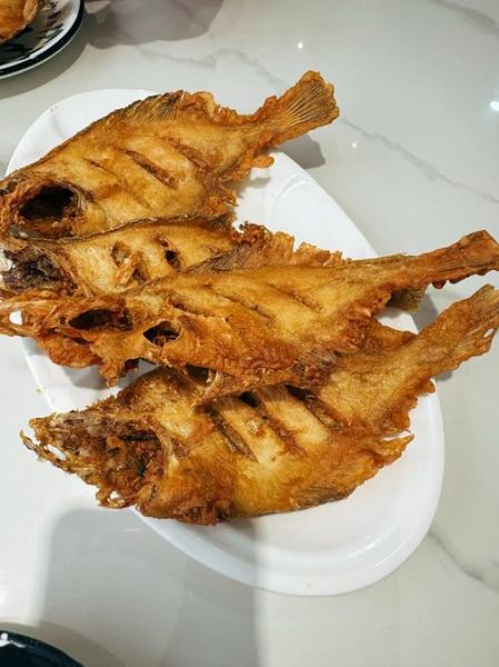 炸整条鱼怎么做_整条鱼怎么炸才酥脆-第1张图片-山城妙识