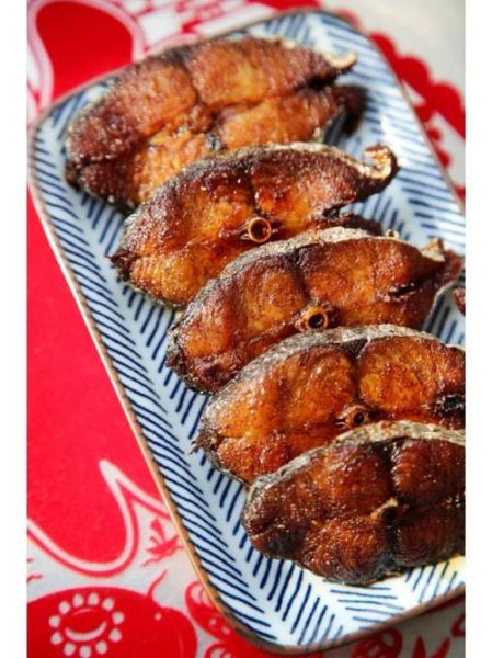 熏鲅鱼怎么做才正宗_熏鲅鱼最正宗的做法窍门-第1张图片-山城妙识