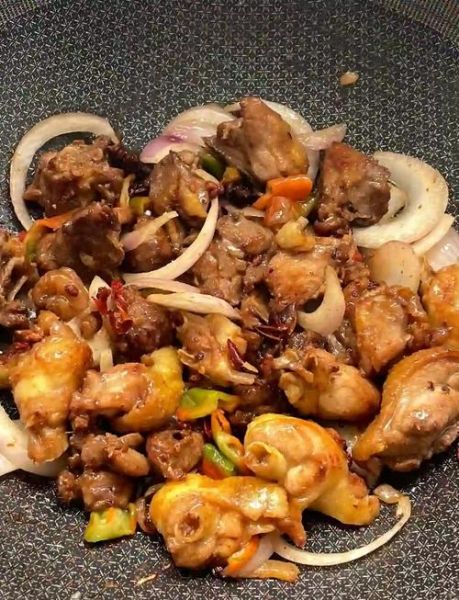 干炒鸡怎么炒才嫩_干炒鸡的家常做法步骤-第1张图片-山城妙识