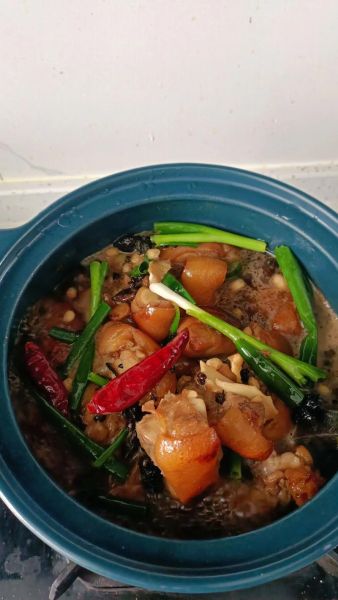 清炖猪蹄怎么做_清炖猪蹄需要焯水吗-第1张图片-山城妙识