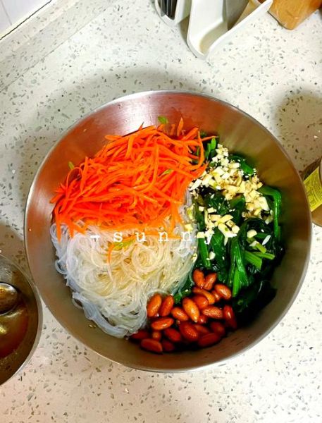 菠菜炒粉丝怎么做_菠菜炒粉丝的家常做法-第1张图片-山城妙识 菠菜炒粉丝怎么做_菠菜炒粉丝的家常做法-第1张图片-山城妙识