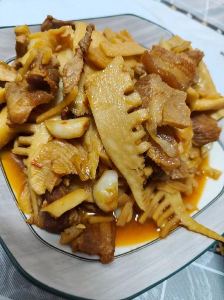 五花肉炒鲜笋怎么做_五花肉炒鲜笋需要焯水吗-第2张图片-山城妙识 五花肉炒鲜笋怎么做_五花肉炒鲜笋需要焯水吗-第2张图片-山城妙识