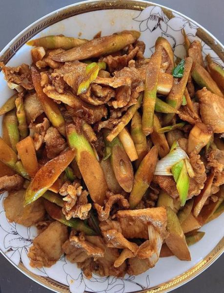 五花肉炒鲜笋怎么做_五花肉炒鲜笋需要焯水吗-第3张图片-山城妙识 五花肉炒鲜笋怎么做_五花肉炒鲜笋需要焯水吗-第3张图片-山城妙识