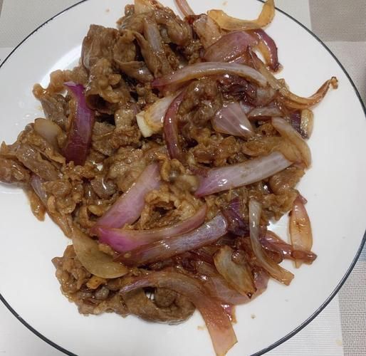 洋葱炒肥牛卷怎么做_肥牛卷炒洋葱几分钟熟-第1张图片-山城妙识 洋葱炒肥牛卷怎么做_肥牛卷炒洋葱几分钟熟-第1张图片-山城妙识