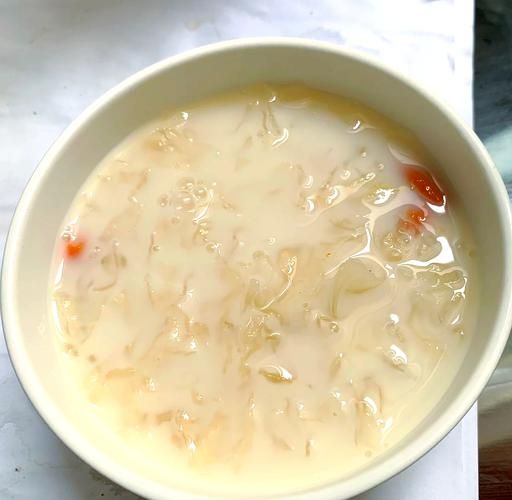 牛奶银耳羹可以天天喝吗_牛奶银耳羹的功效与作用-第1张图片-山城妙识