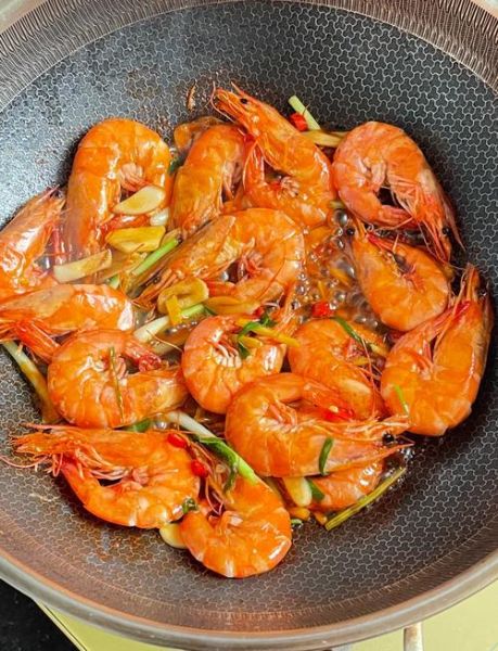 家常油焖大虾怎么做_油焖大虾简单做法-第2张图片-山城妙识