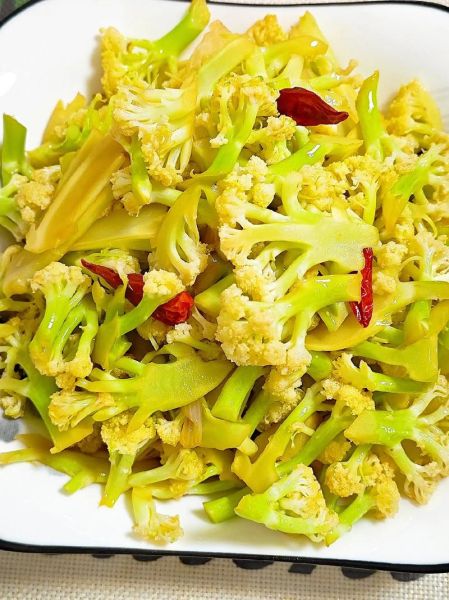 素炒菜花怎么炒好吃_菜花不焯水行吗-第1张图片-山城妙识 素炒菜花怎么炒好吃_菜花不焯水行吗-第1张图片-山城妙识