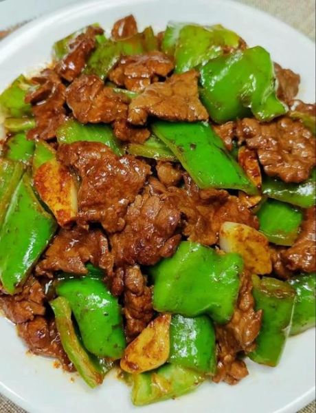 家常青椒炒肉片怎么做_青椒炒肉用哪个部位最好-第1张图片-山城妙识
