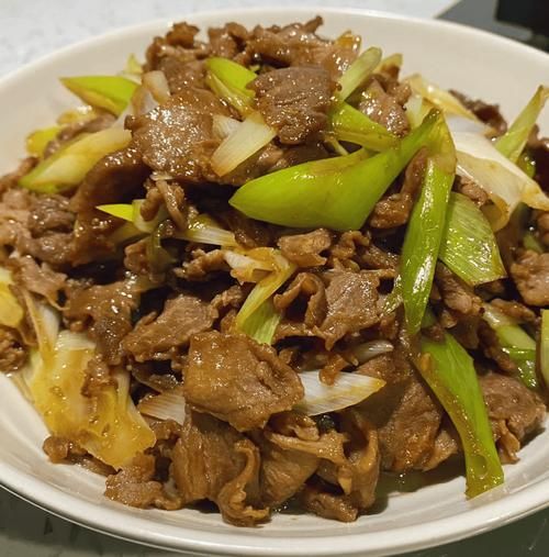 葱爆肉怎么炒才嫩_葱爆肉家常做法视频-第1张图片-山城妙识 葱爆肉怎么炒才嫩_葱爆肉家常做法视频-第1张图片-山城妙识