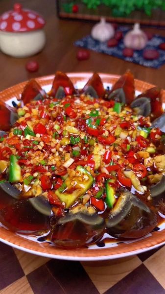 凉拌皮蛋的料汁怎么做_皮蛋凉拌汁怎么调好吃-第1张图片-山城妙识