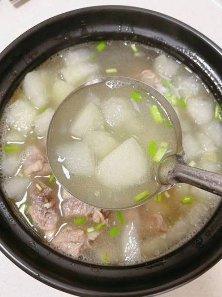 砂锅冬瓜排骨汤怎么做_冬瓜排骨汤要不要焯水-第1张图片-山城妙识