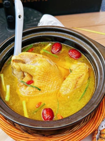 炖土鸡汤放什么材料_土鸡汤怎么炖好喝又营养-第1张图片-山城妙识