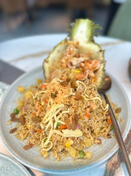 菠萝海鲜炒饭怎么做_菠萝海鲜炒饭的正宗做法-第2张图片-山城妙识