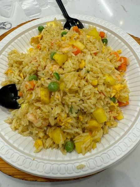 菠萝海鲜炒饭怎么做_菠萝海鲜炒饭的正宗做法-第1张图片-山城妙识