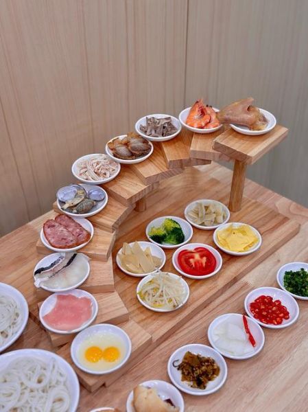 米线汤底怎么做_正宗云南过桥米线配方-第1张图片-山城妙识 米线汤底怎么做_正宗云南过桥米线配方-第1张图片-山城妙识