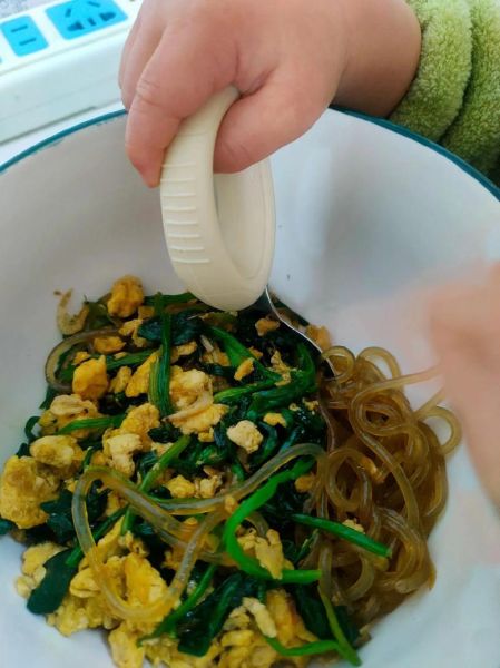 菠菜鸡蛋炖粉条怎么做_菠菜鸡蛋炖粉条的家常做法-第2张图片-山城妙识