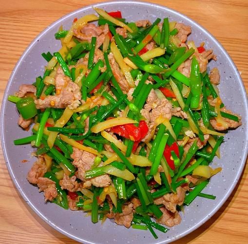 韭菜花炒肉怎么做好吃_韭菜花炒肉做法步骤-第1张图片-山城妙识