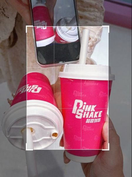 奶茶图片实拍手拿姿势_如何拍出高级感-第2张图片-山城妙识 奶茶图片实拍手拿姿势_如何拍出高级感-第2张图片-山城妙识