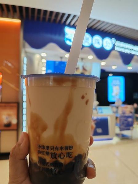 奶茶图片实拍手拿姿势_如何拍出高级感-第1张图片-山城妙识 奶茶图片实拍手拿姿势_如何拍出高级感-第1张图片-山城妙识