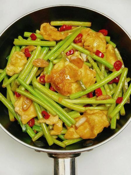 蒜薹炒鸡蛋怎么炒好吃_蒜薹炒鸡蛋家常做法-第1张图片-山城妙识 蒜薹炒鸡蛋怎么炒好吃_蒜薹炒鸡蛋家常做法-第1张图片-山城妙识