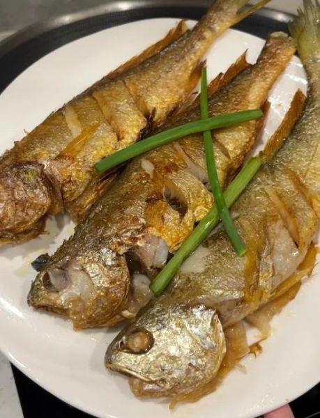 香煎咸鱼怎么做好吃_香煎咸鱼要不要先焯水-第3张图片-山城妙识